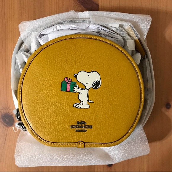 Coach | Bags | Coach X Peanuts Canteen Crossbody With Snoopy Present ...